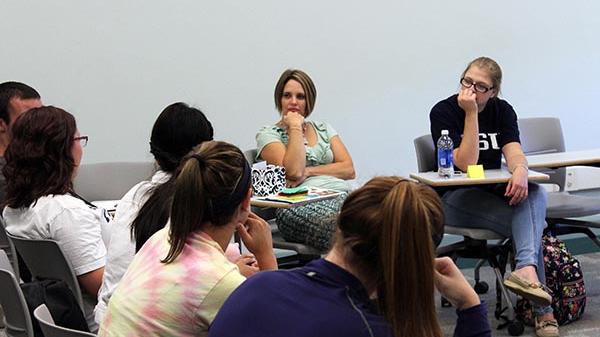 Discussion groups help first-year students adjust to college life ...
