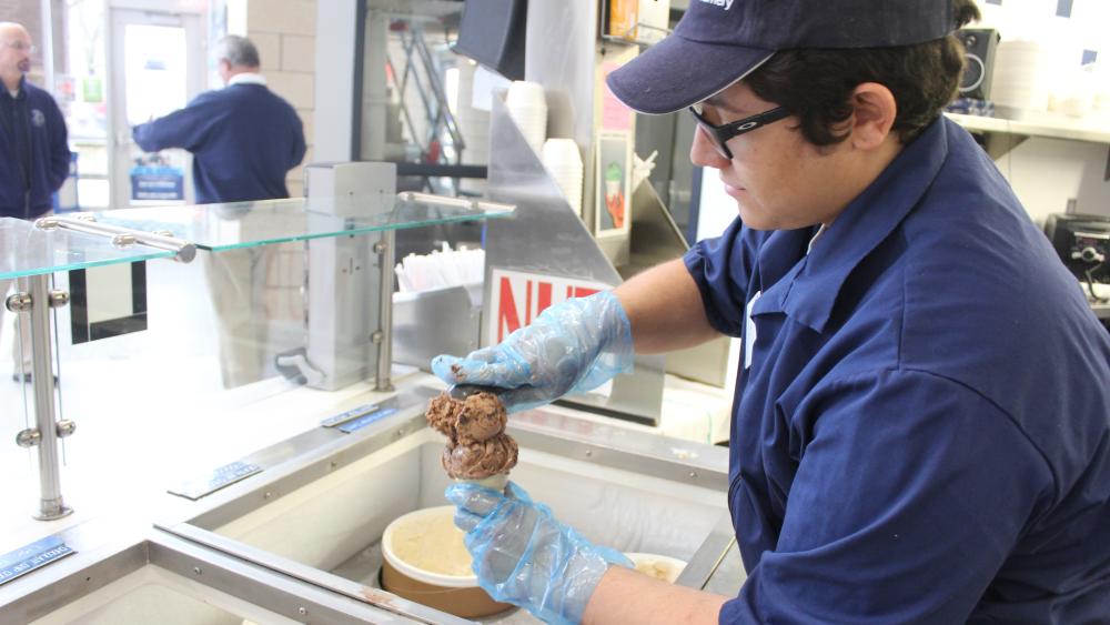 From queue to cone: Students tackle issues that lead to Creamery's long ...