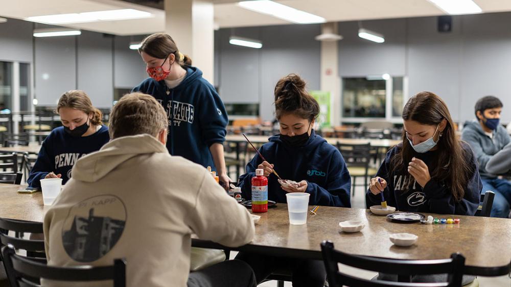 Residence assistants share joys of living on campus, helping students ...