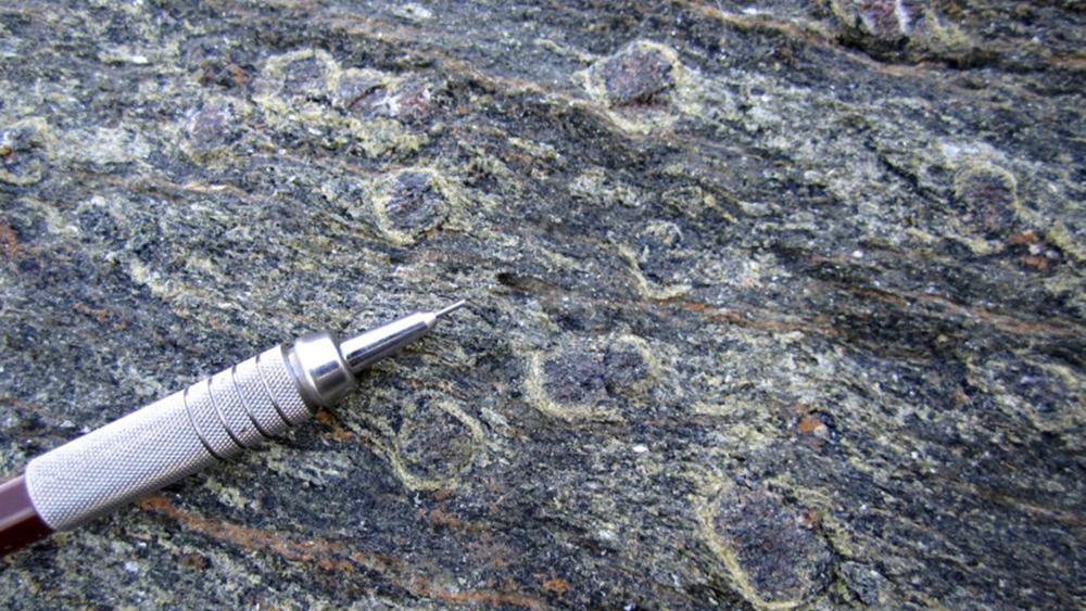 Mineral dating reveals new clues about important tectonic process ...