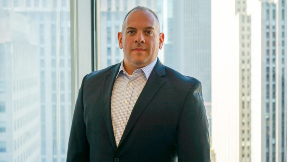 Faculty receives 2022 Kelley-Willits Award for excellence in online ...