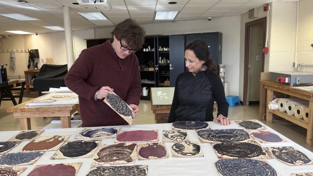 Abington student trades 'improv' of drawing for printmaking's 'discipline' | Penn State University