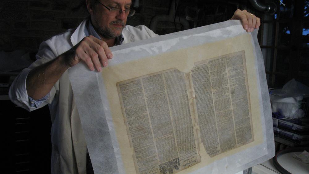 Libraries’ 2023 Minter Lectureship features book, paper conservator ...