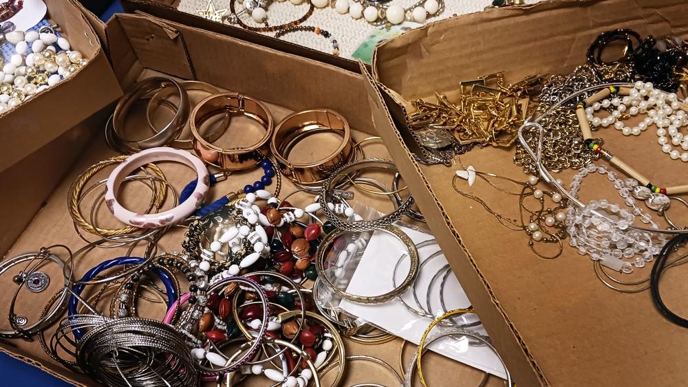 Thrift shops thrive when disorder is balanced with high seller ...