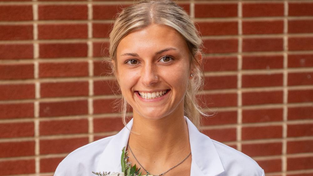 Nayla Winder receives award for extraordinary nursing students | Penn ...