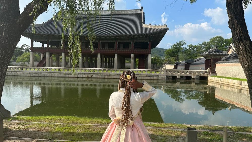 English major Amina Abdullah named 2024 Global Learning Photo Contest ...