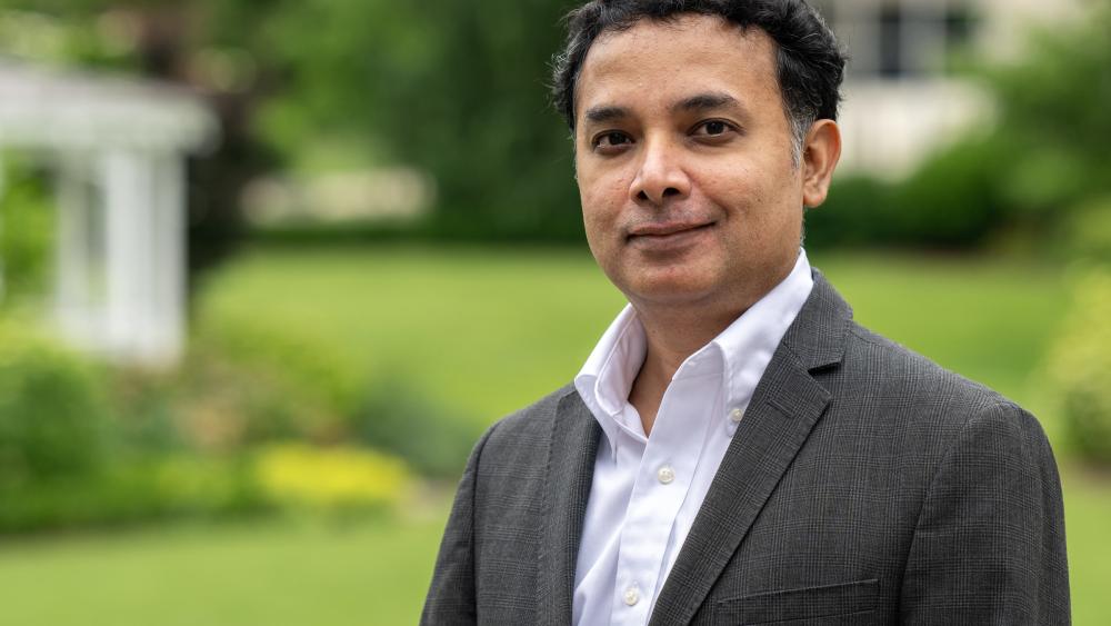Engineering professor receives Geoffrey Marshall Mentoring Award | Penn ...
