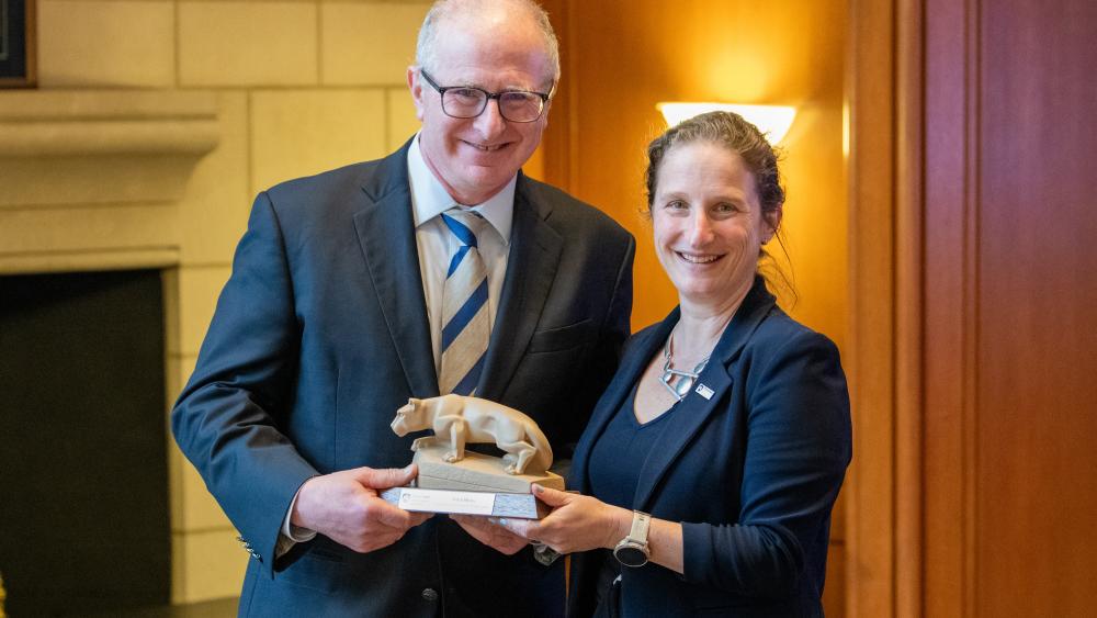 Physician and scientist receives 2024 Outstanding Science Alumni Award ...