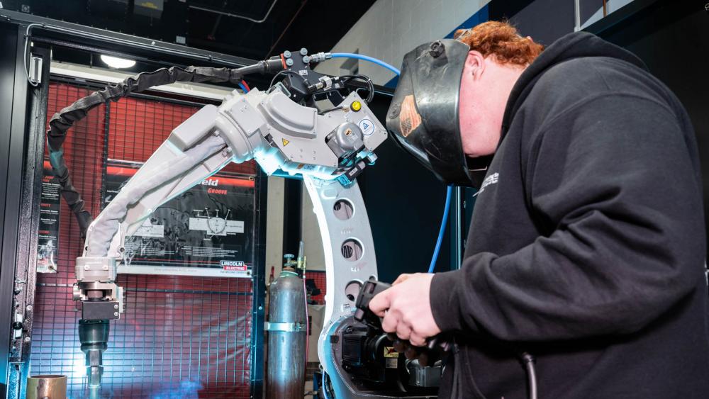 Robotic welding system entrusted to Penn College | Penn State University