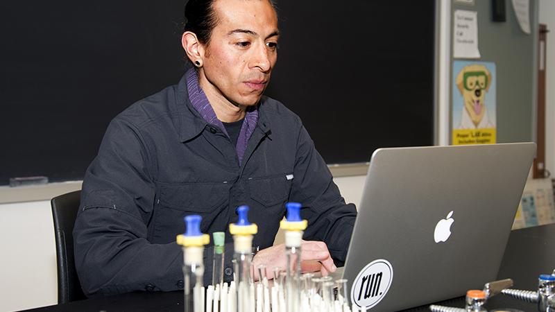 Chemistry faculty member explores DNA and nanotech in latest research ...
