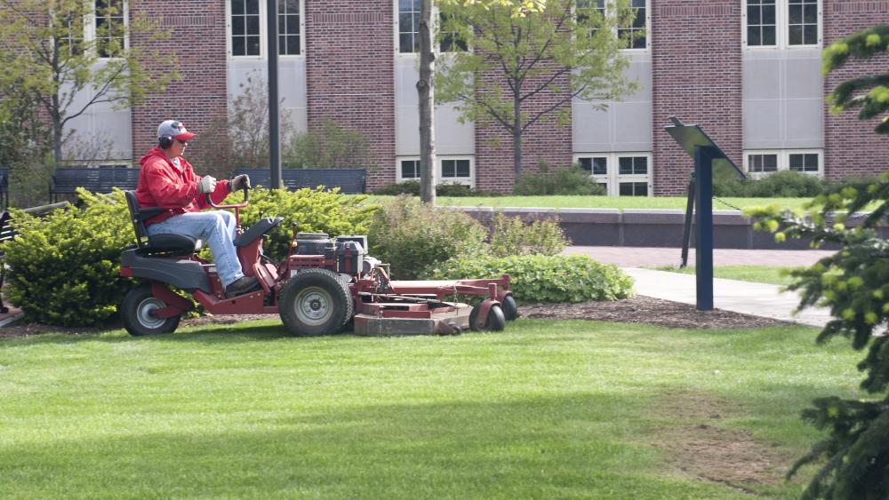 The Medical Minute: Tips for avoiding lawn mower injuries this spring ...