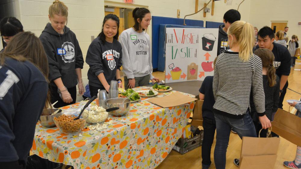 Nutritional sciences students educate elementary school kids on healthy ...