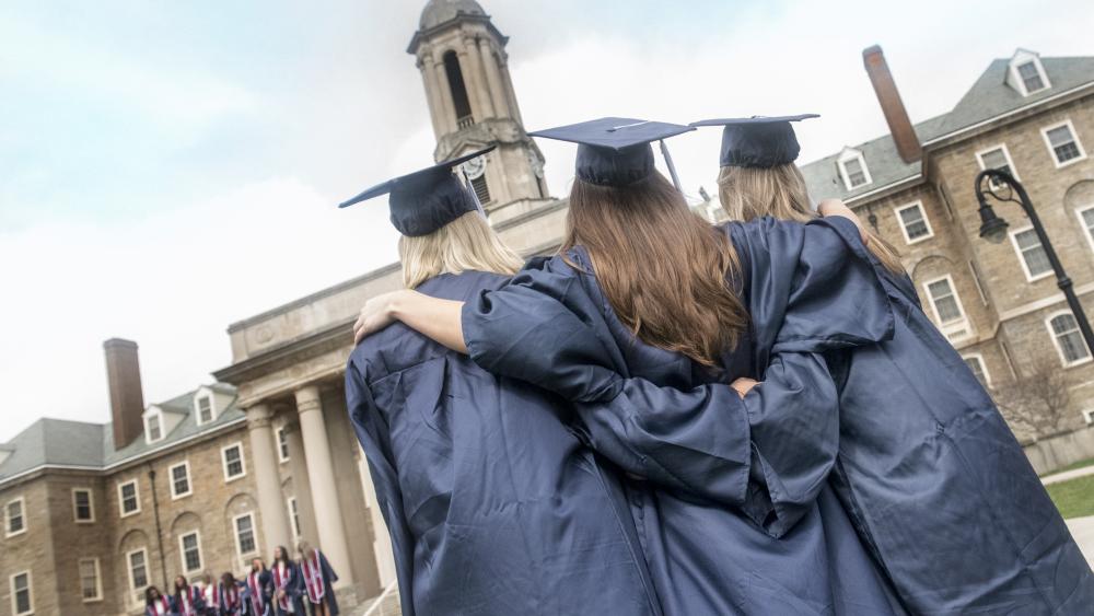 Professionals offer tips for great graduation photos | Penn State ...