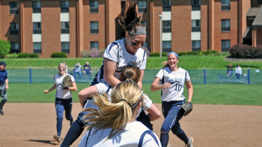Penn State Altoona Softball Team Wins Amcc Championship Penn State