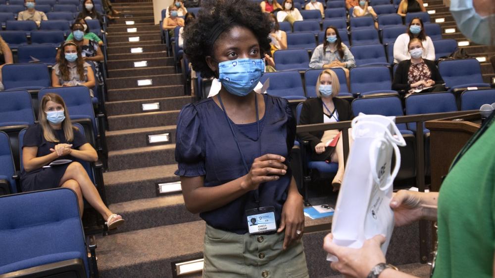 Incoming College of Medicine graduate students take oath, receive white ...
