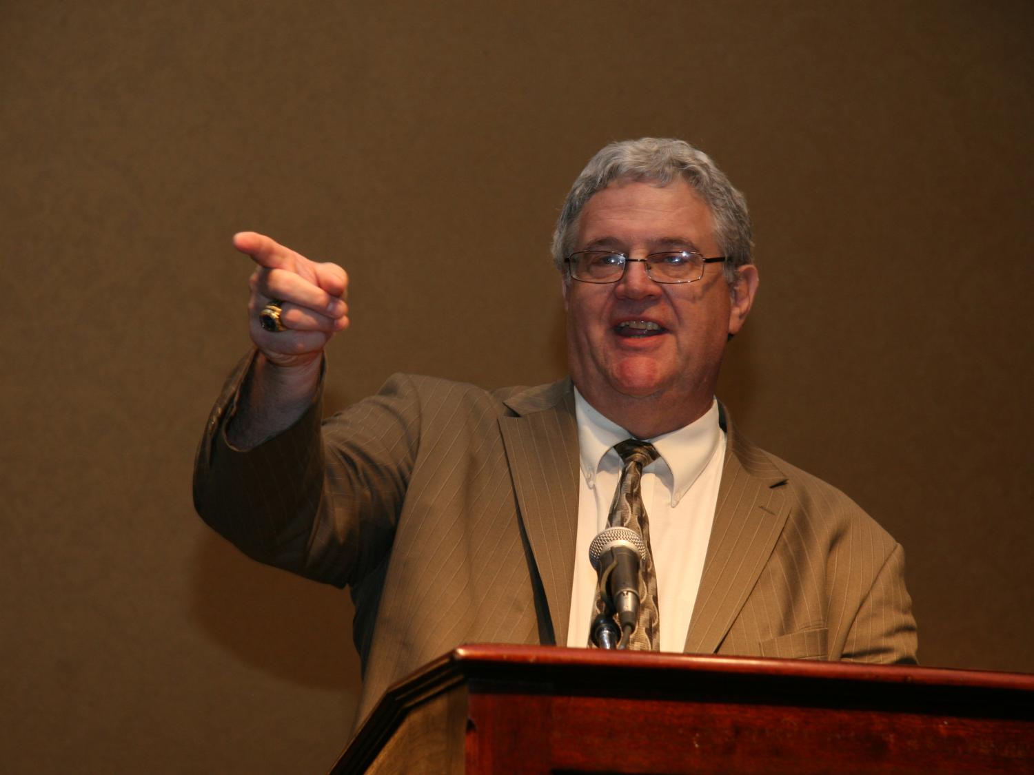 Rhoades inducted into National Wrestling Hall of Fame | Penn State ...