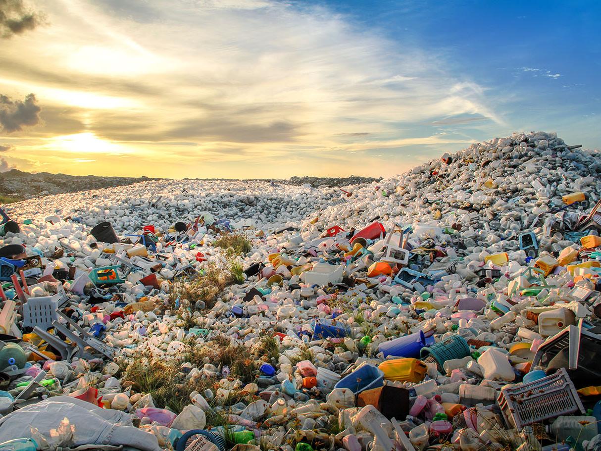 Upcycling plastic waste into graphite provides possible alternative to ...